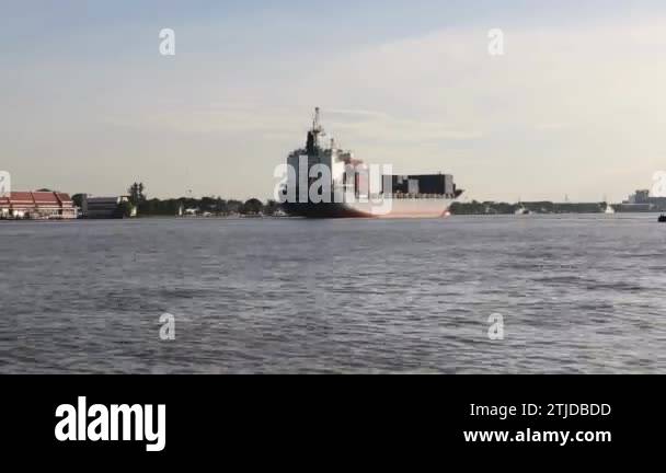 Discharge cargo Stock Videos & Footage - HD and 4K Video Clips - Alamy