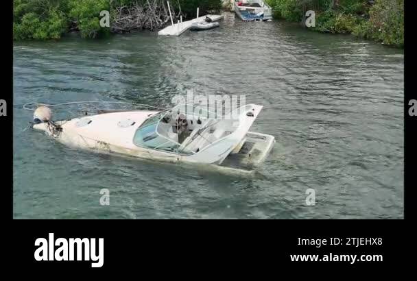 Submerged boat Stock Videos & Footage - HD and 4K Video Clips - Alamy