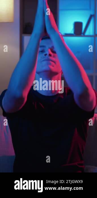 Vertical video. Bravo applause. Posturing man. Well done. Skeptic guy ...