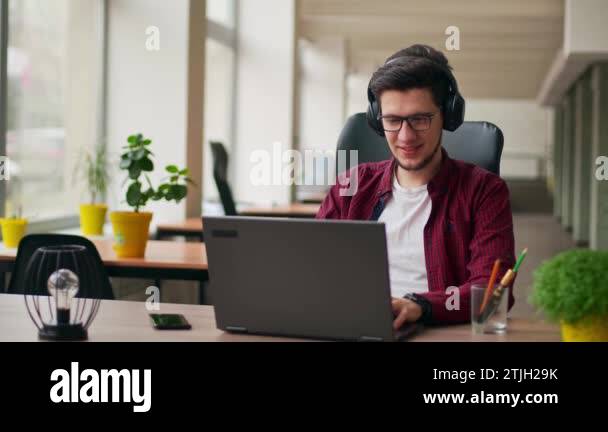 Coworking developer Stock Videos & Footage - HD and 4K Video Clips - Alamy