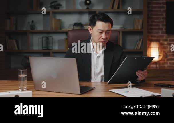 Comparing contract Stock Videos & Footage - HD and 4K Video Clips - Alamy