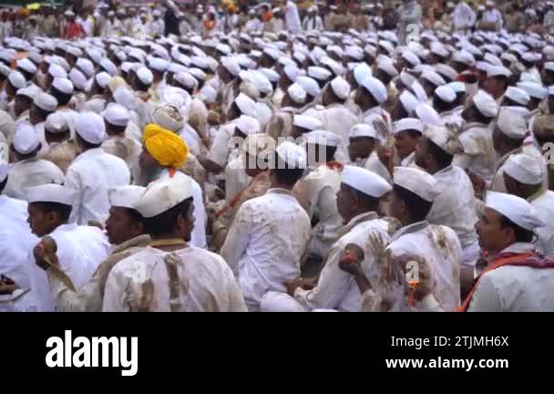 PANDHARPUR, MAHARASHTRA, INDIA, 8 JULY 2022 : Wari Palkhi Sohla, Wari ...