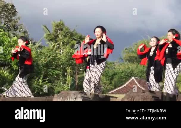 Gambyong dance Stock Videos & Footage - HD and 4K Video Clips - Alamy