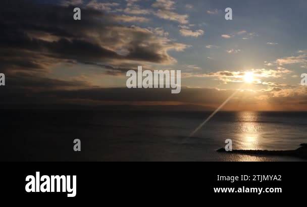 Wide-angle sunset time-lapse on sea with horizon line, 4K sunset and ...