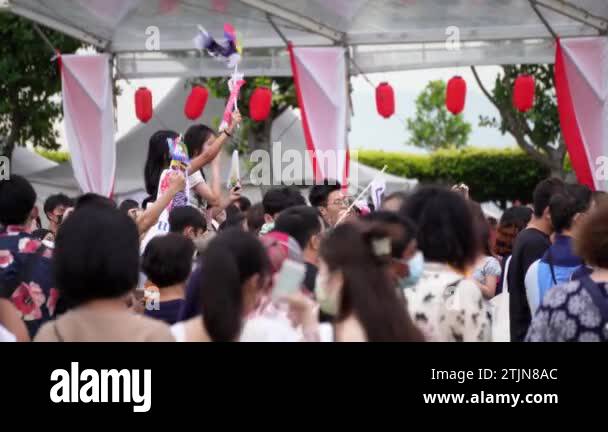 Japanese crowd flag Stock Videos & Footage - HD and 4K Video Clips - Alamy