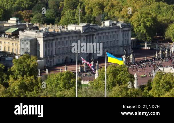 Union Jack and Ukraine Flags Fly in front of Buckingham Palace in ...