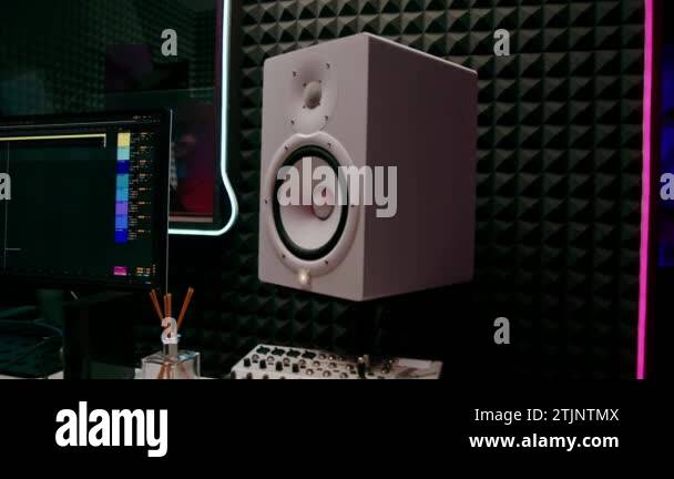 Engineer speaker Stock Videos & Footage - HD and 4K Video Clips - Alamy