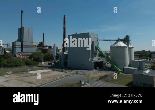 The Solvay plant in Rheinberg produces soda and sodium bicarbonate ...