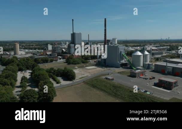 The Solvay plant in Rheinberg produces soda and sodium bicarbonate ...