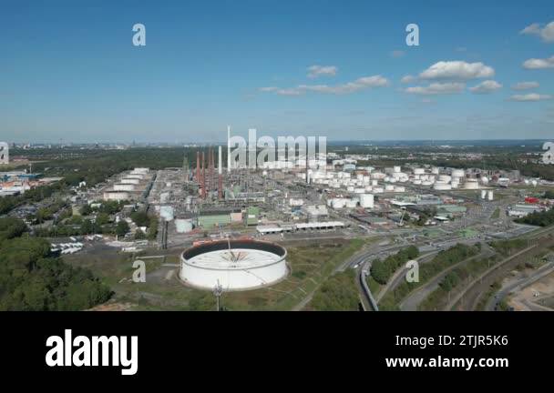 Shell refinery Stock Videos & Footage - HD and 4K Video Clips - Alamy