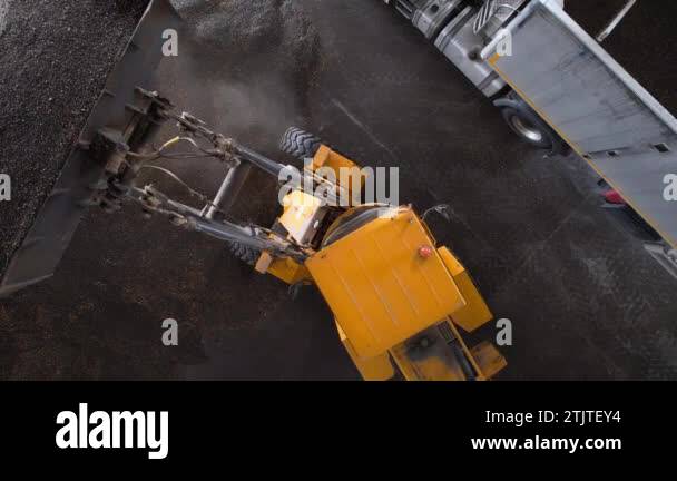 Wheel bucket loader loading Stock Videos & Footage - HD and 4K Video ...