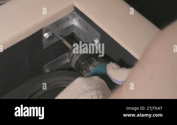 Self twisting Stock Videos & Footage - HD and 4K Video Clips - Alamy