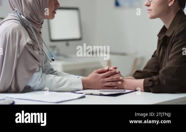 Clinician diagnosis Stock Videos & Footage - HD and 4K Video Clips - Alamy