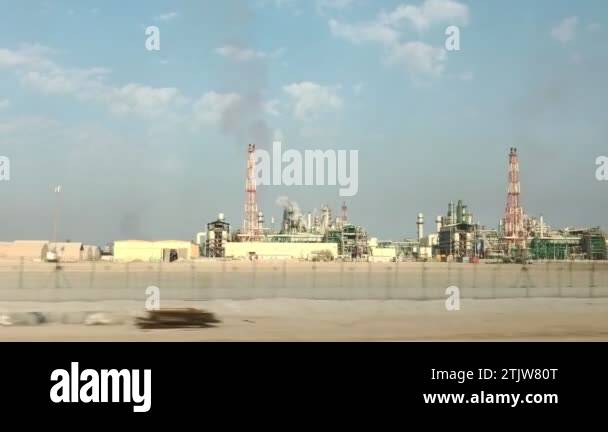 Gas refinery qatar Stock Videos & Footage - HD and 4K Video Clips - Alamy