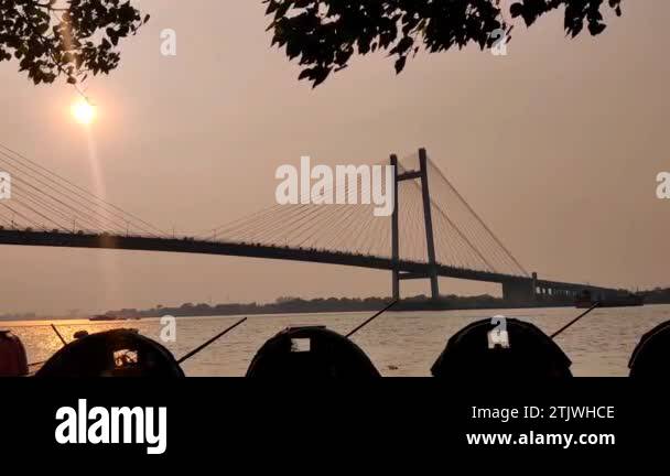 Sunset at Princep Ghat, Kolkata. Ganga River and Vidyasagar Setu Bridge ...