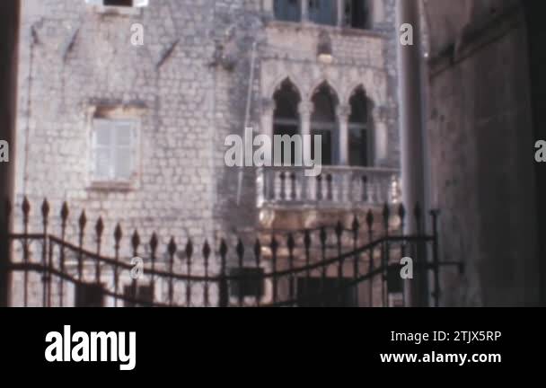 Trifora windows Stock Videos & Footage - HD and 4K Video Clips - Alamy