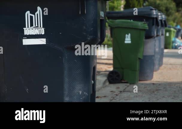 Recycle truck canada Stock Videos & Footage - HD and 4K Video Clips - Alamy