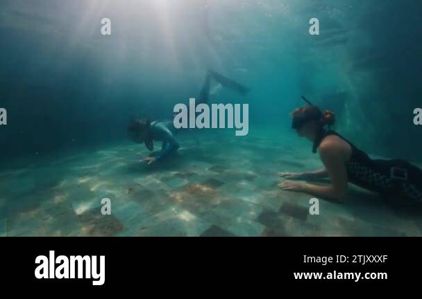 Freediver underwater Stock Videos & Footage - HD and 4K Video Clips - Alamy