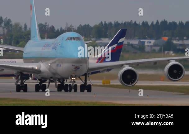 Boeing 747 cargo front Stock Videos & Footage - HD and 4K Video Clips ...