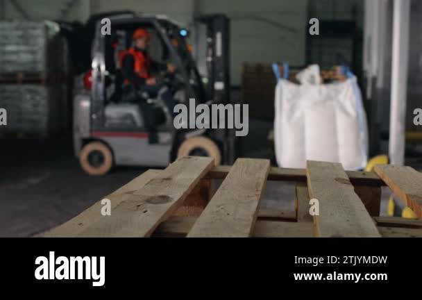 Pallet movements Stock Videos & Footage - HD and 4K Video Clips - Alamy