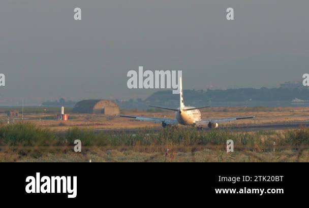 Landing strip Stock Videos & Footage - HD and 4K Video Clips - Alamy