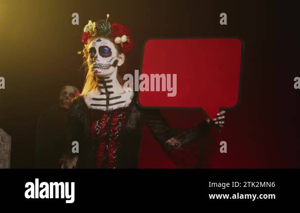 Cavalera catrina showing isolated speech bubble cardboard, wearing ...