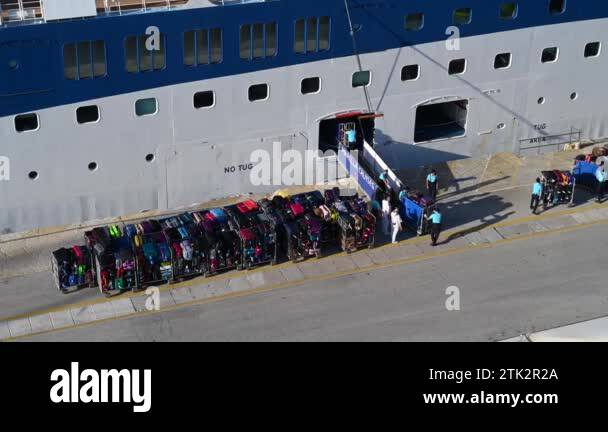 Cruise and luggage Stock Videos & Footage - HD and 4K Video Clips - Alamy