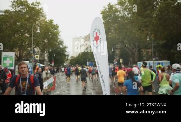 Marathon people running help Stock Videos & Footage - HD and 4K Video ...