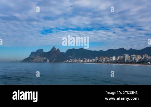 Featuring two birds Stock Videos & Footage - HD and 4K Video Clips - Alamy