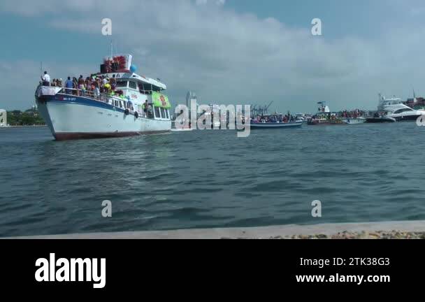 Overcrowded marinas Stock Videos & Footage - HD and 4K Video Clips - Alamy