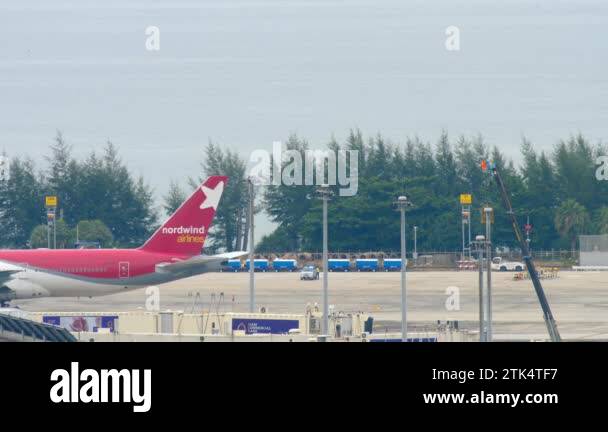 Boeing 777 tail Stock Videos & Footage - HD and 4K Video Clips - Alamy