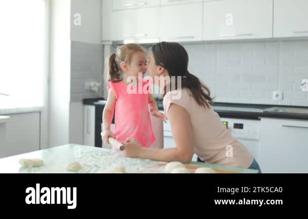 Weaving family Stock Videos & Footage - HD and 4K Video Clips - Alamy