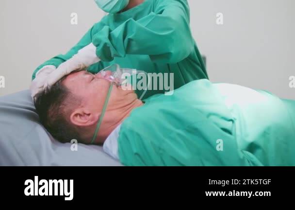 ICU female doctor and practitioners removed male patient's hat and ...