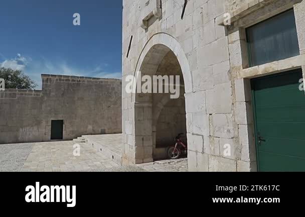 Medieval atrium Stock Videos & Footage - HD and 4K Video Clips - Alamy