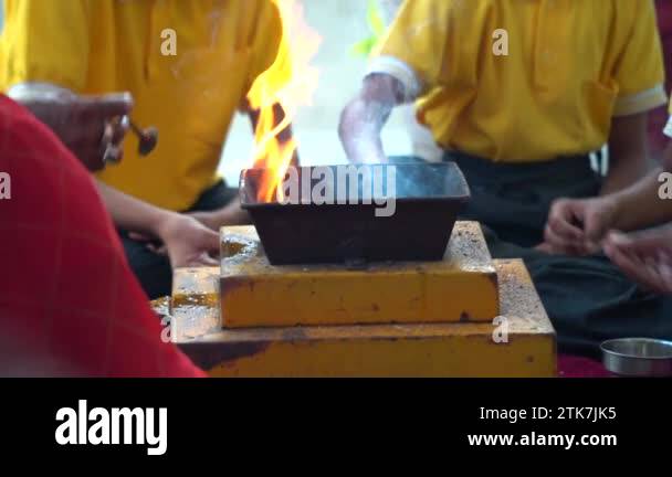 Fire Yagna Hawan Puja Yajna Havan Hindu ritual ceremony Yagya. Havan ...