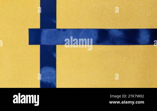 Unwrapping gift revealing a green screen - Stop Motion Animation - Blue ...