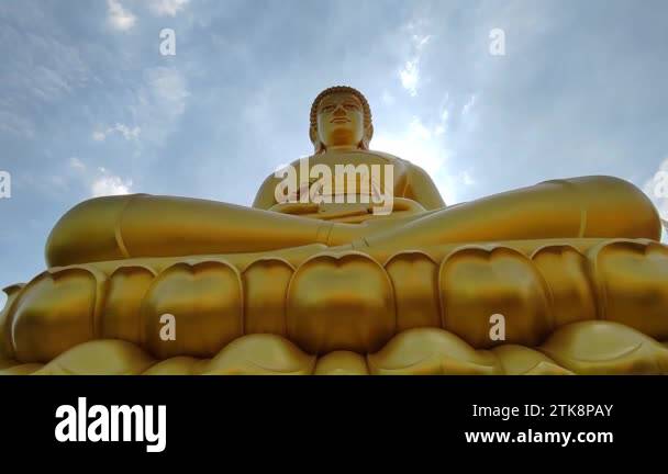 front view Golden big Buddha statue (Phra Buddha Dhammakaya Thep ...