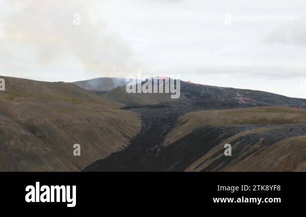 4K footage of Fagradalsfjall active volcano eruption in Geldingadalir ...