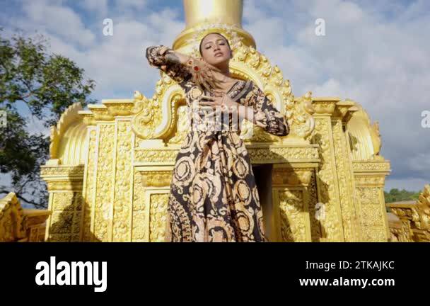 Temple dancing Stock Videos & Footage - HD and 4K Video Clips - Alamy