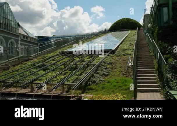 Botanical garden on the roof of the Warsaw University library modern ...