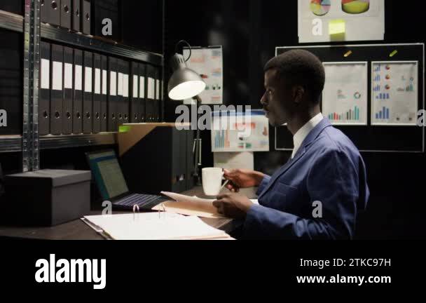 Detective inspector with abilities in criminal investigation ...