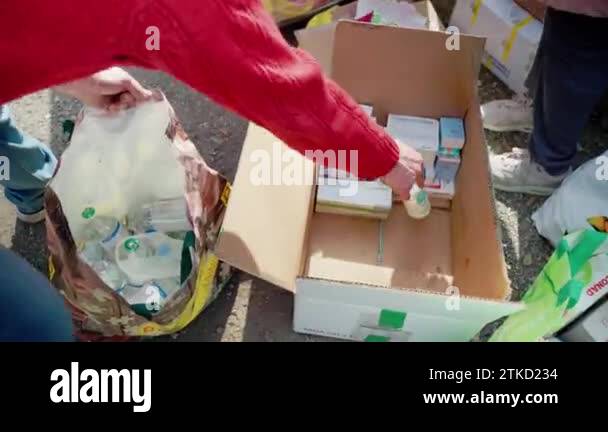 Aid in war zones Stock Videos & Footage - HD and 4K Video Clips - Alamy