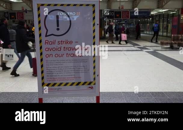 Train notice board Stock Videos & Footage - HD and 4K Video Clips - Alamy