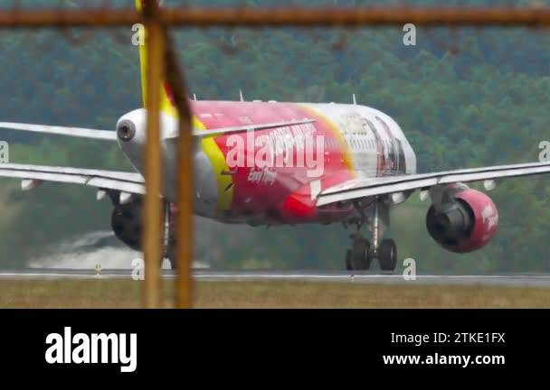 PHUKET, THAILAND - JANUARY 31, 2023: Airbus A320-214, HS-VKE of VietJet ...