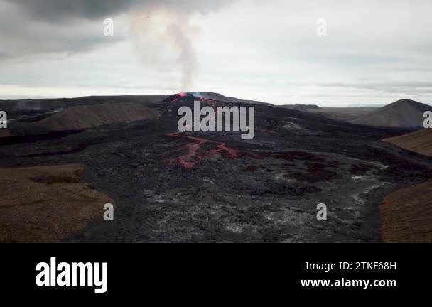 4K Aerial drone footage of Fagradalsfjall active volcano eruption in ...