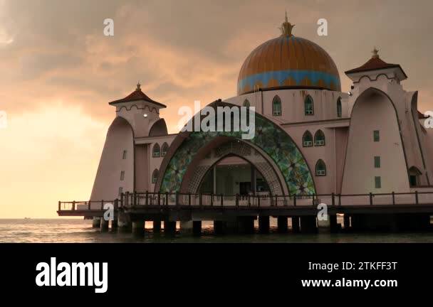 Sunset view of Melaka Straits Mosque, floating mosque in Malaysia Stock ...