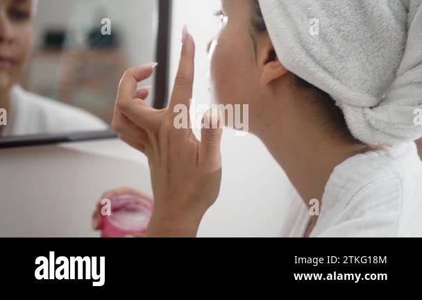 Self gazing Stock Videos & Footage - HD and 4K Video Clips - Alamy