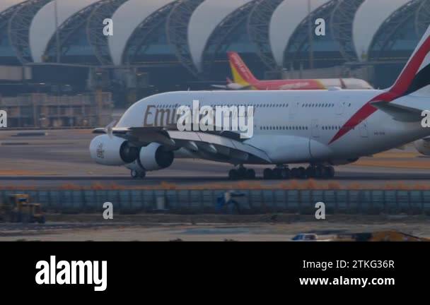 Airbus a380 aircraft after Stock Videos & Footage - HD and 4K Video ...