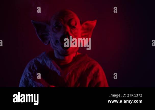 Scary man with pig mask holding green screen smartphone. Psychopath man ...