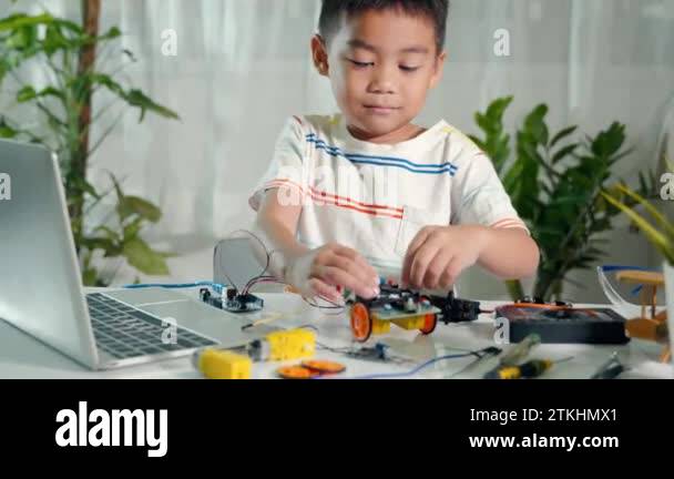 Little ai robot Stock Videos & Footage - HD and 4K Video Clips - Alamy